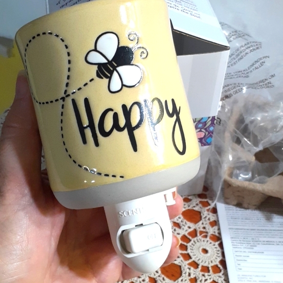 Scentsy | Other | Scentsy Plug In Warmer Bee Happy | Poshmark